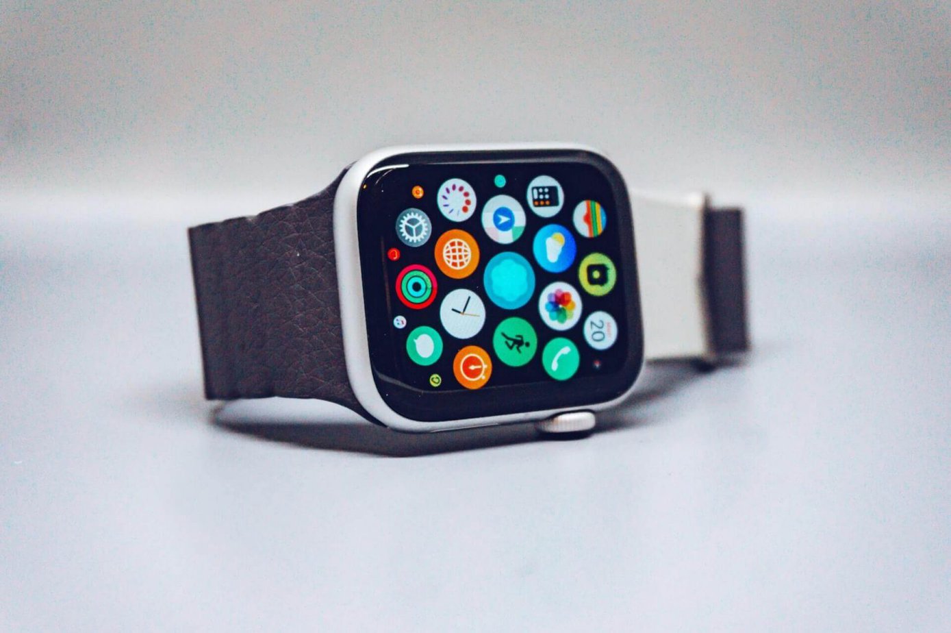 Apple Watch Hiking Apps: The Ultimate Guide (2023)