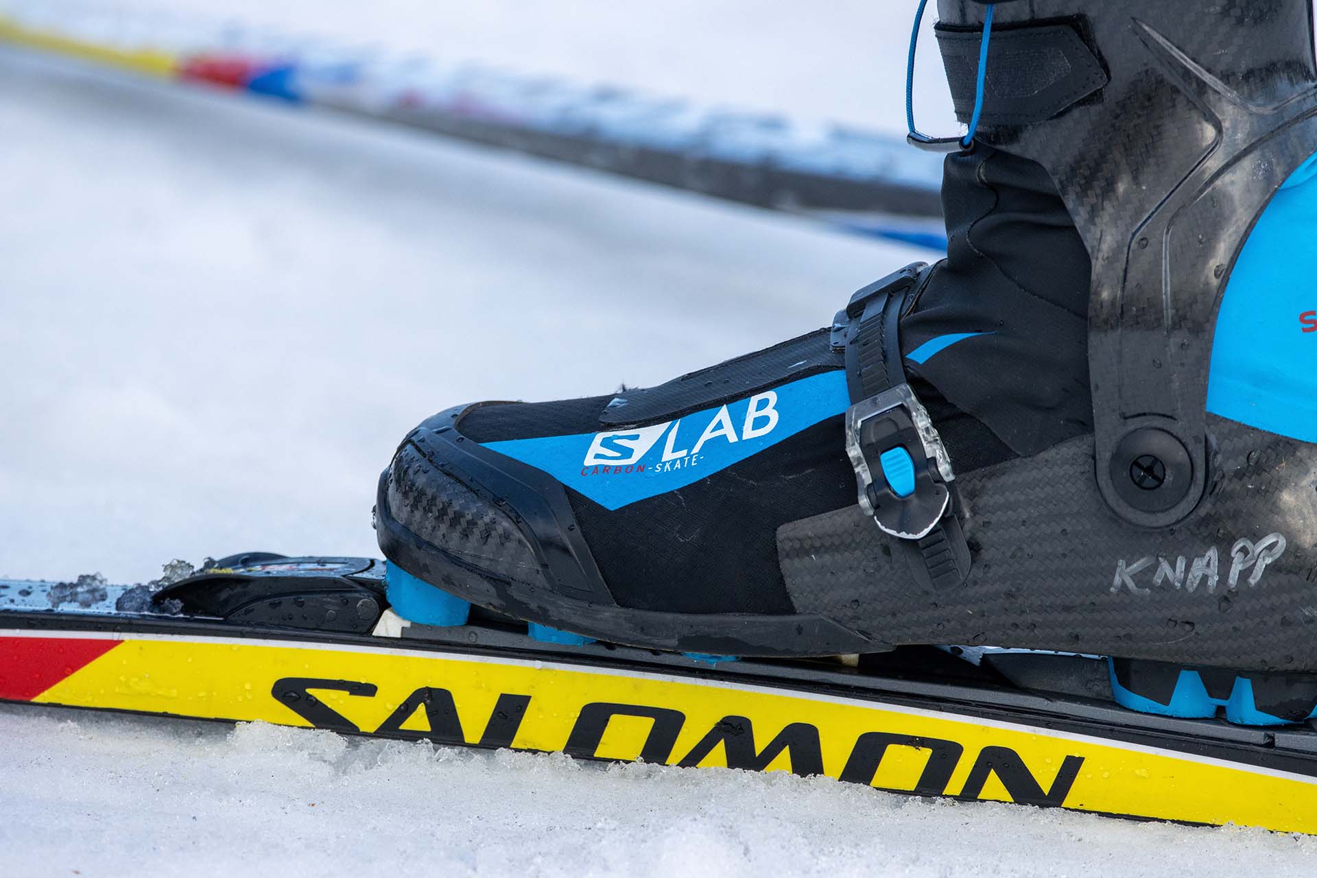 How To Keep Feet Warm Skiing? (17 Toasty Tips)