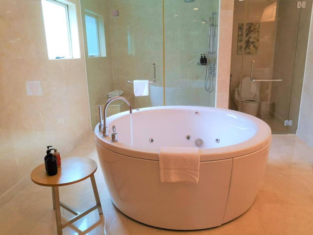 27 Hotels With A Jacuzzi In KL For All Budgets!