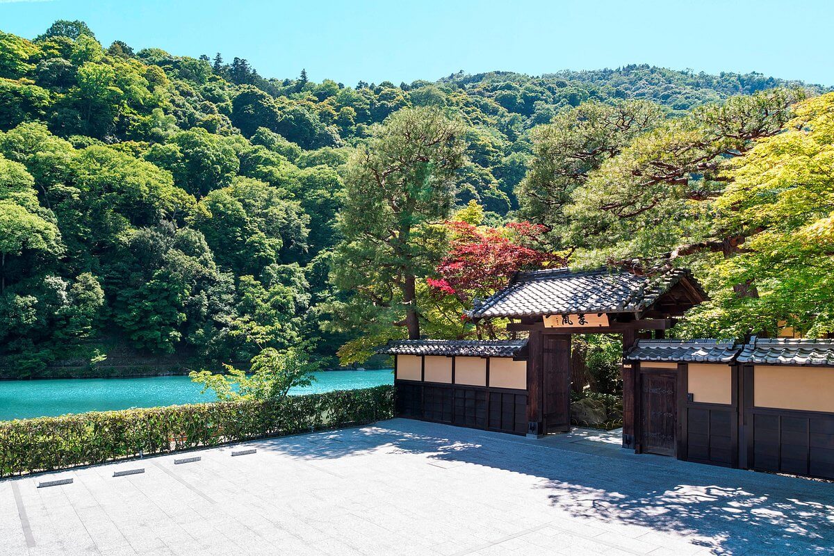 The Best Japan Onsen For Couples (21 Romantic Options!)