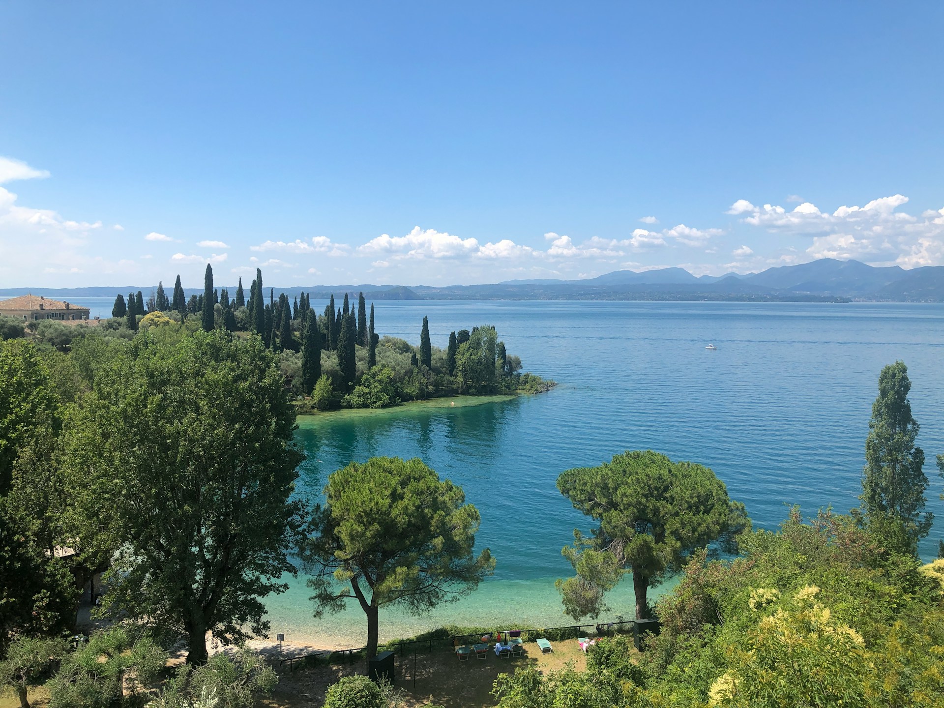 37 Best Italian Summer Destinations To Visit (Fun In the Sun!)