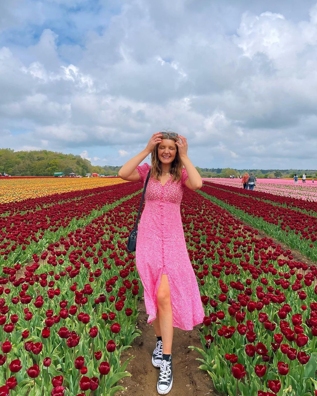 31 Glamping Outfits For All Seasons (Pretty & Practical!)