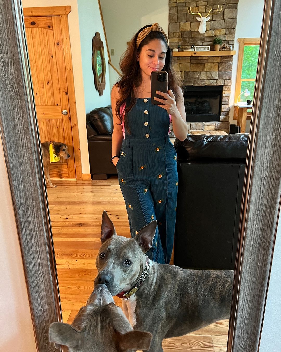 31 Glamping Outfits For All Seasons (Pretty & Practical!)