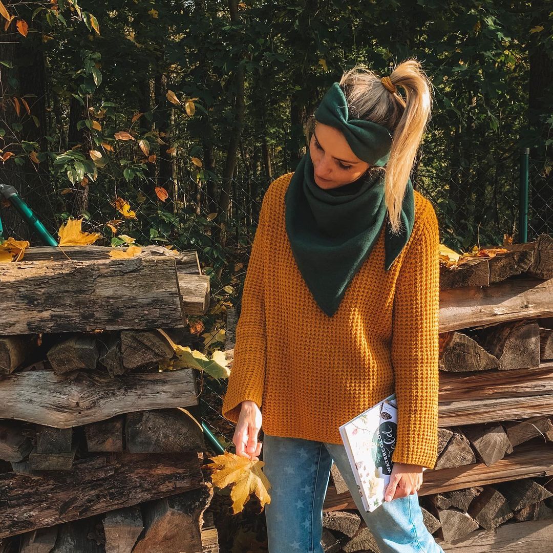 31 Glamping Outfits For All Seasons (Pretty & Practical!)