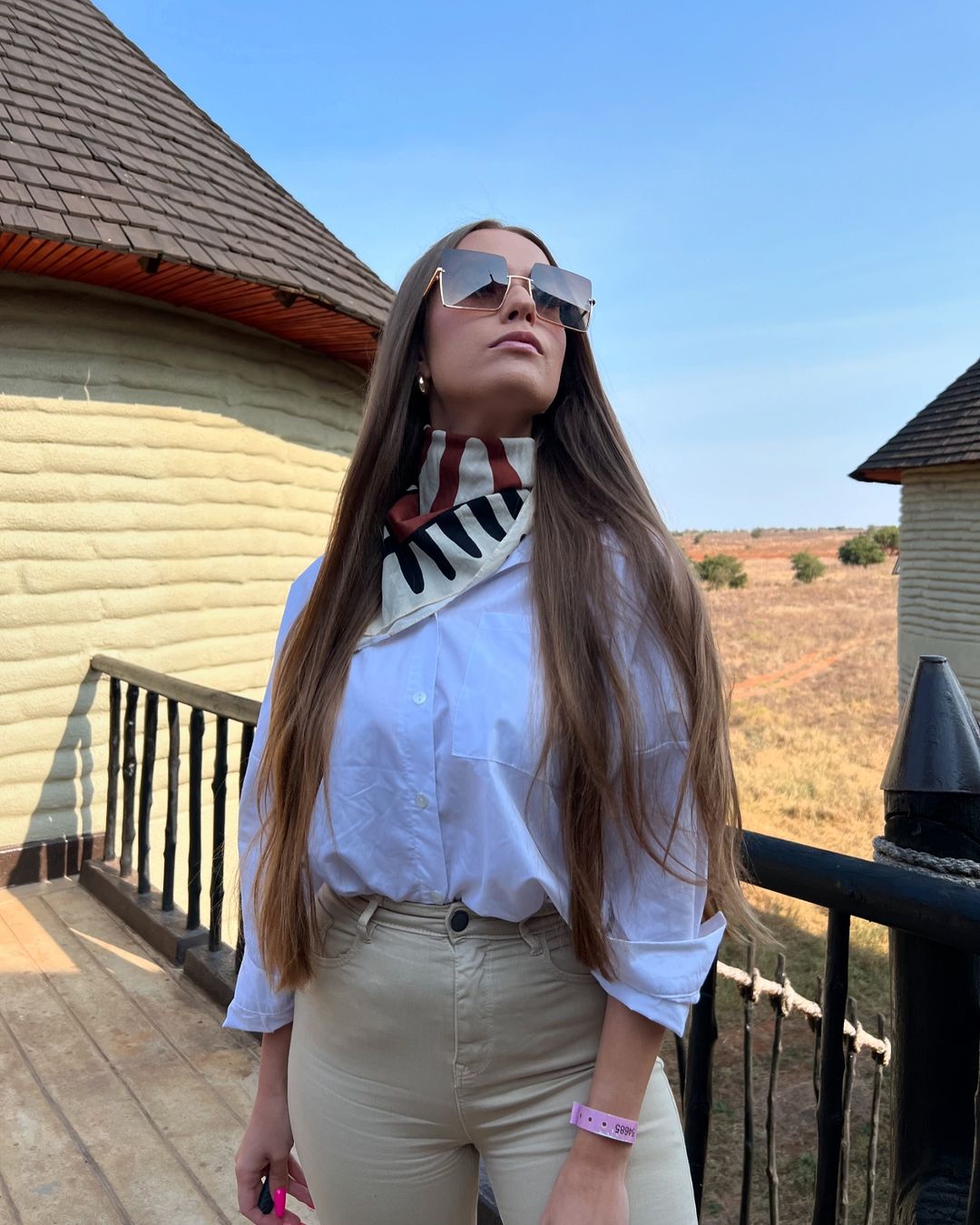 31 Glamping Outfits For All Seasons (Pretty & Practical!)