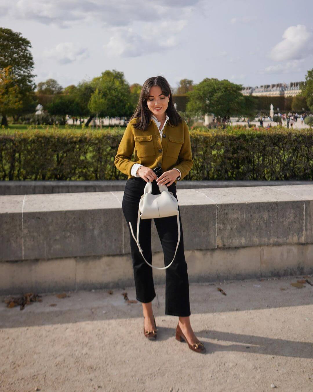 21 Paris Outfits That Are Super Chic! (And What To Avoid)!!