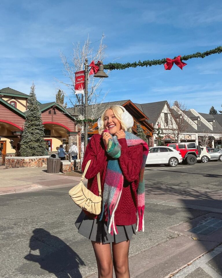 31+ Chic Christmas Outfit Ideas (Casual + Party Looks!)