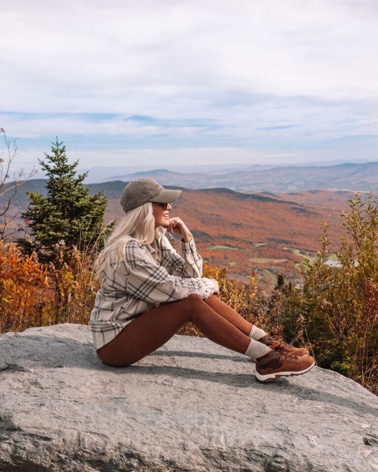 23+ Hiking Outfits For The Fall And Winter (Cute & Practical)