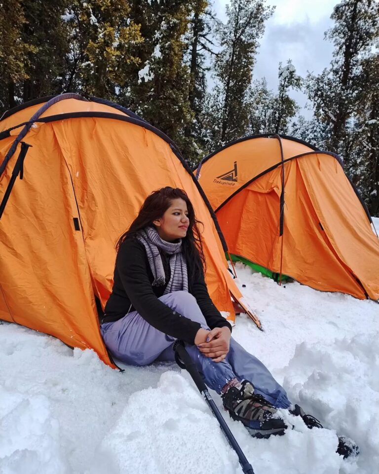 23+ Hiking Outfits For The Fall And Winter (Cute & Practical)