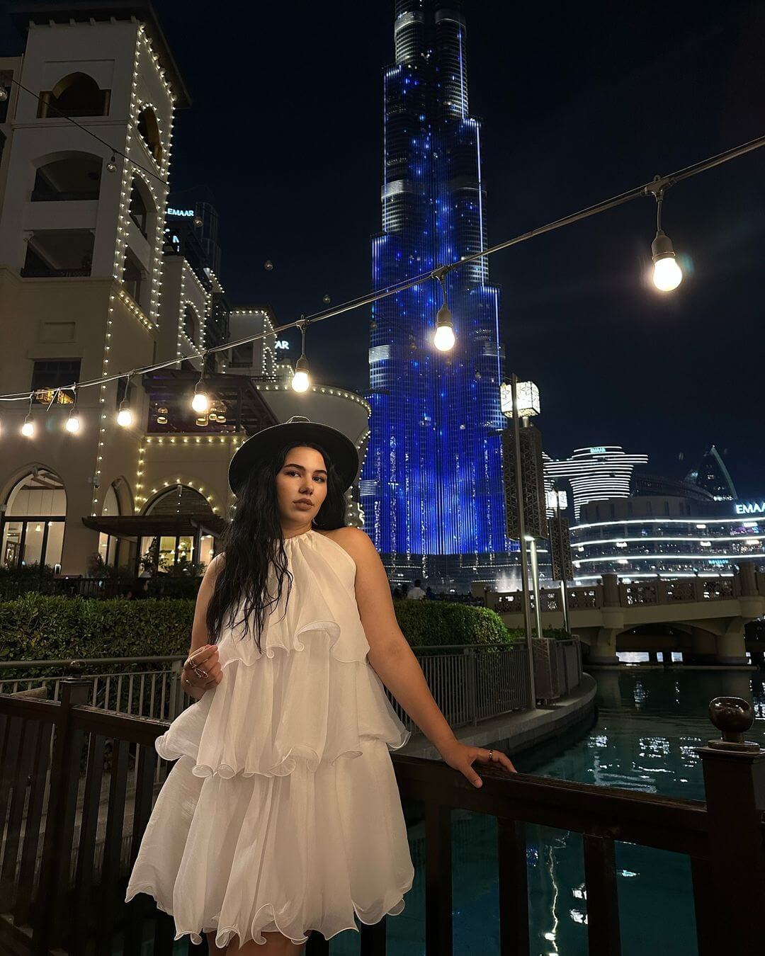 33+ Chic & Modest Dubai Outfit Ideas (And What to Avoid)!!