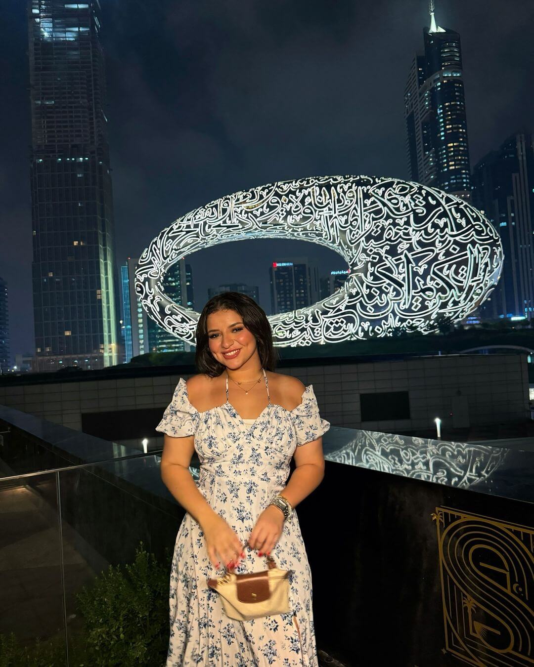 33+ Chic & Modest Dubai Outfit Ideas (And What to Avoid)!!