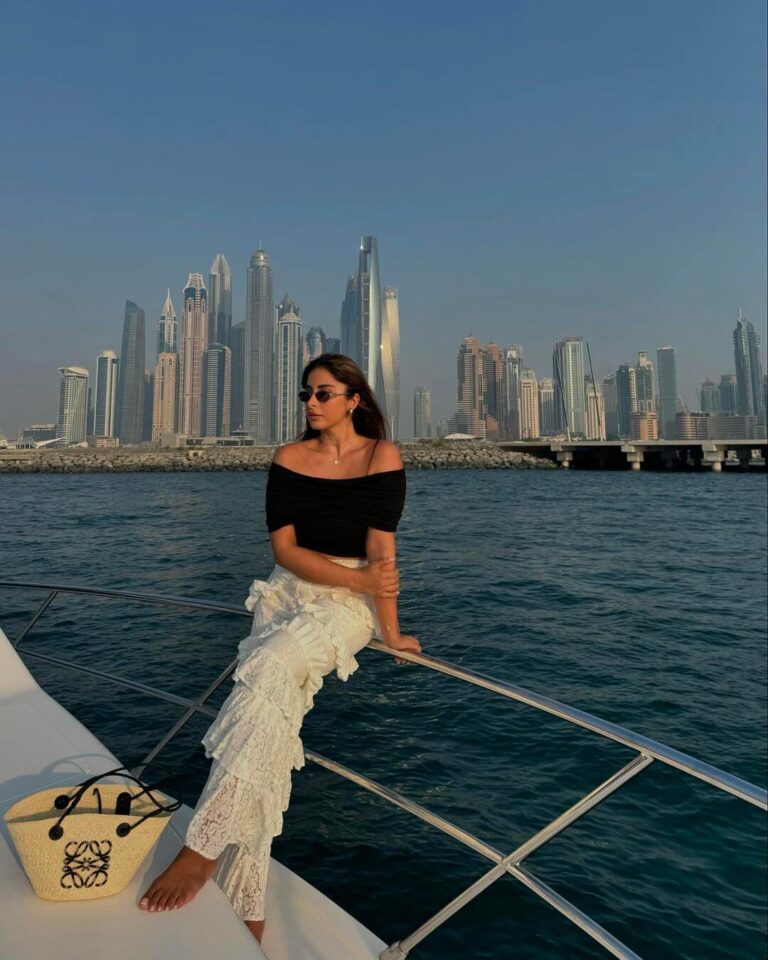 33+ Chic & Modest Dubai Outfit Ideas (And What to Avoid)!!