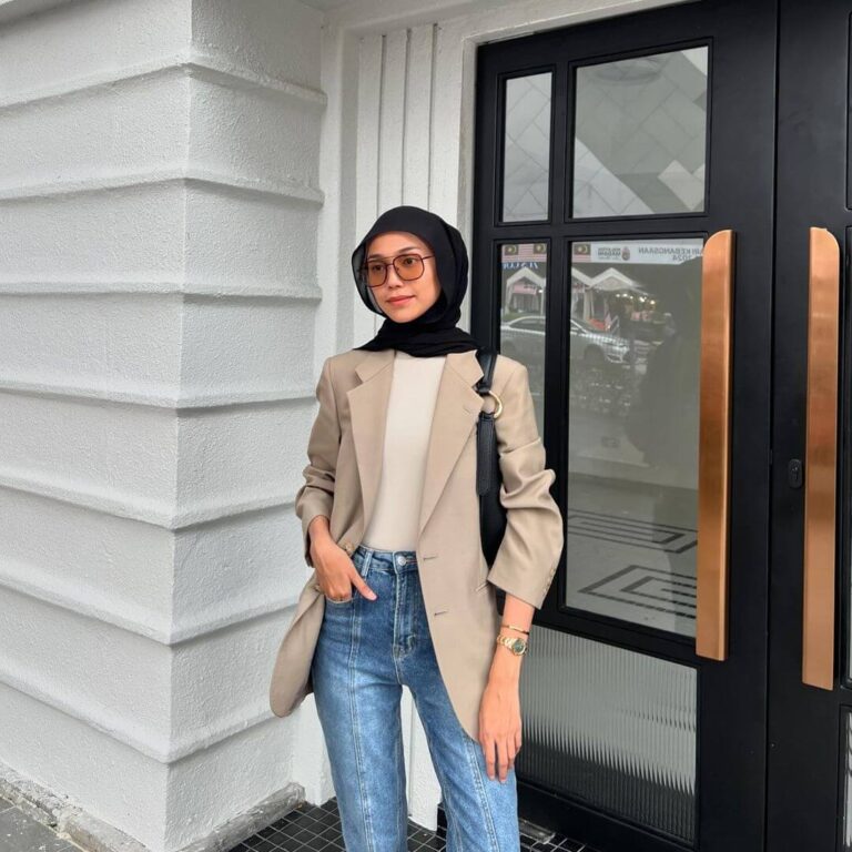 33+ Chic & Modest Dubai Outfit Ideas (And What to Avoid)!!