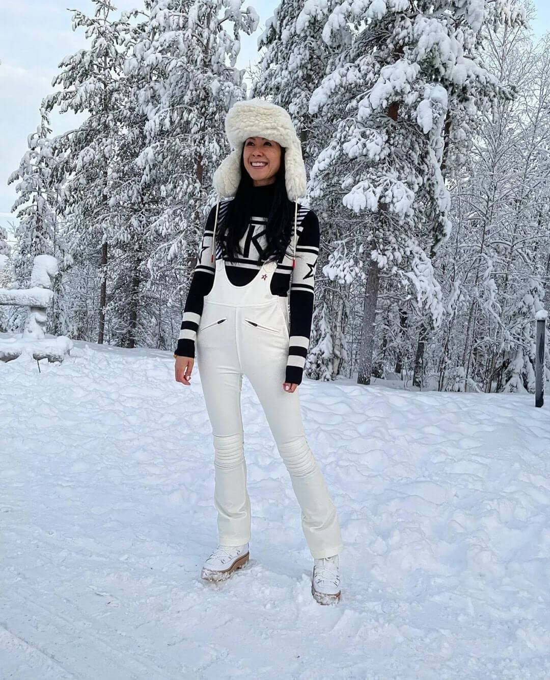 25+ Super Chic Ski Outfits (Cozy And Practical!)