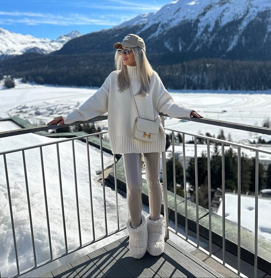 25+ Super Chic Ski Outfits (Cozy And Practical!)