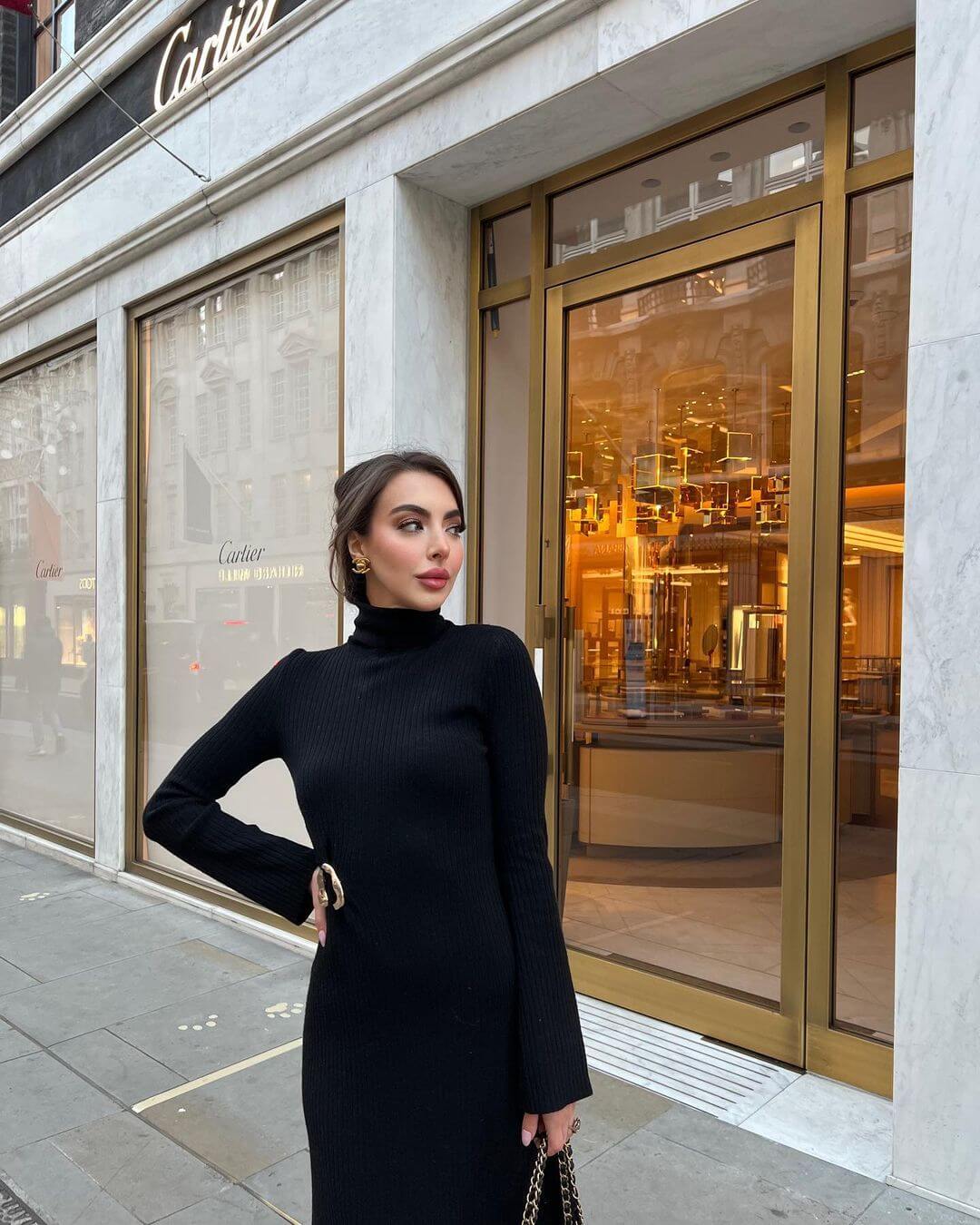 17 Stylish London Winter Outfits To Rock This Holiday Season!!