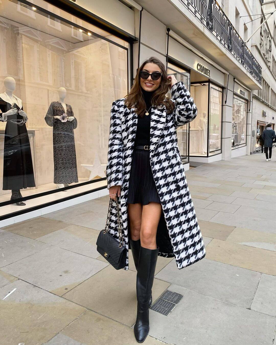 17 Stylish London Winter Outfits To Rock This Holiday Season!!