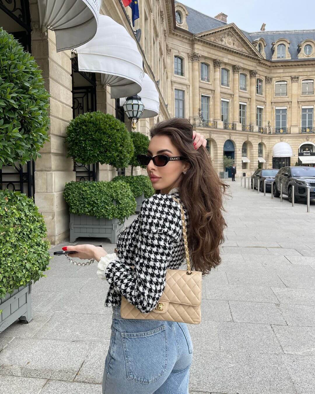 17 Stylish London Winter Outfits To Rock This Holiday Season!!