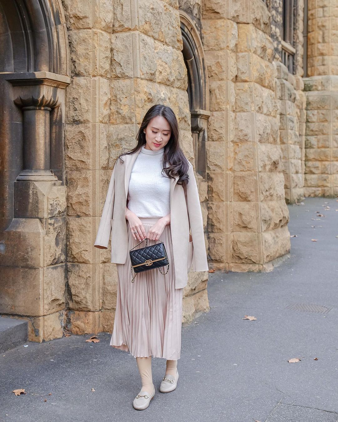 43 Australian Outfits For All Seasons (Chic & Comfy Looks!)