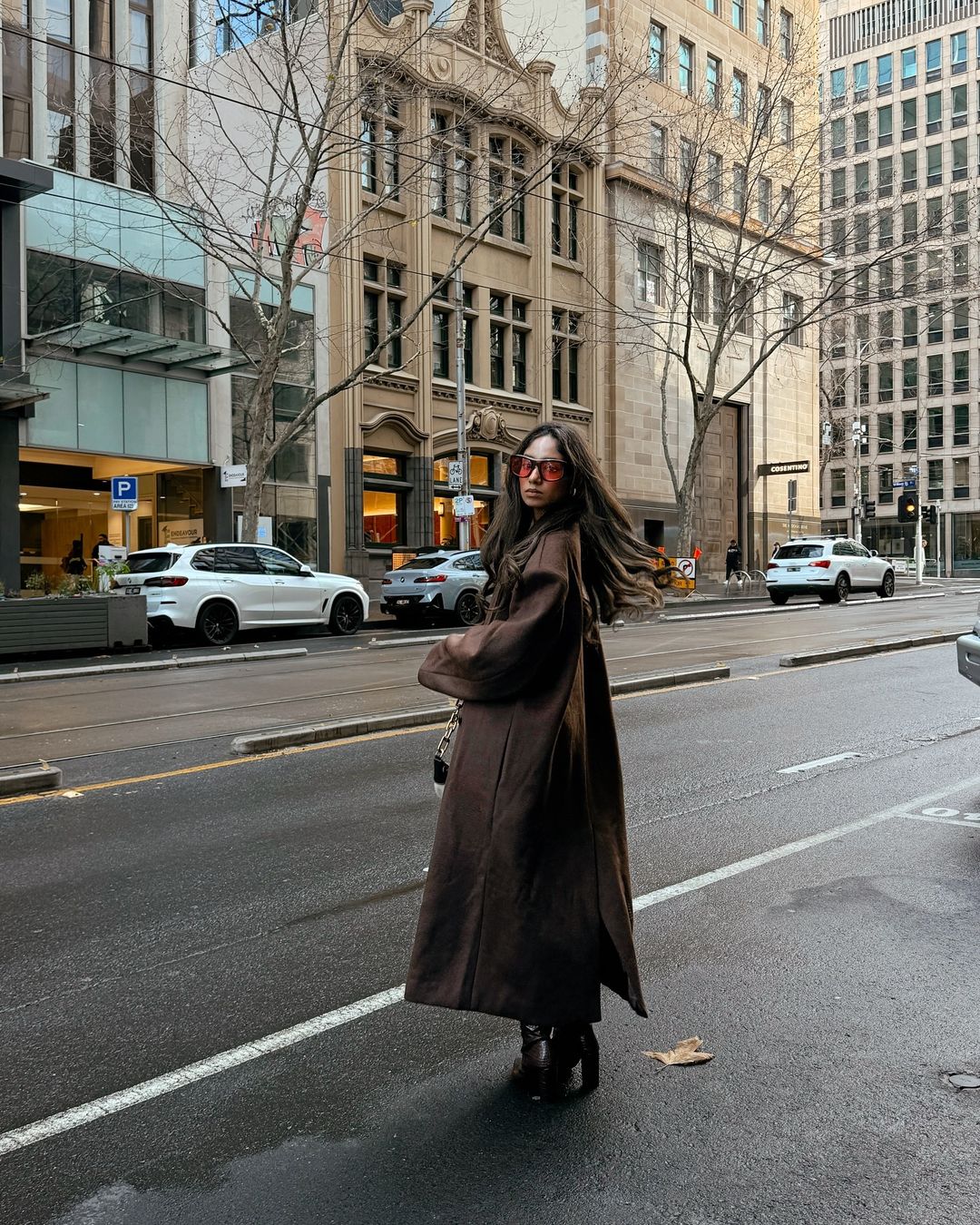 43 Australian Outfits For All Seasons (Chic & Comfy Looks!)