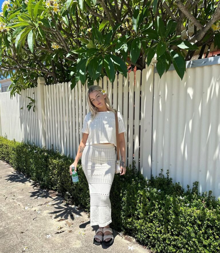 43 Australian Outfits For All Seasons (Chic & Comfy Looks!)