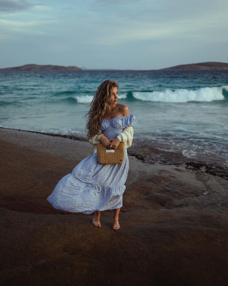 43 Australian Outfits For All Seasons (Chic & Comfy Looks!)