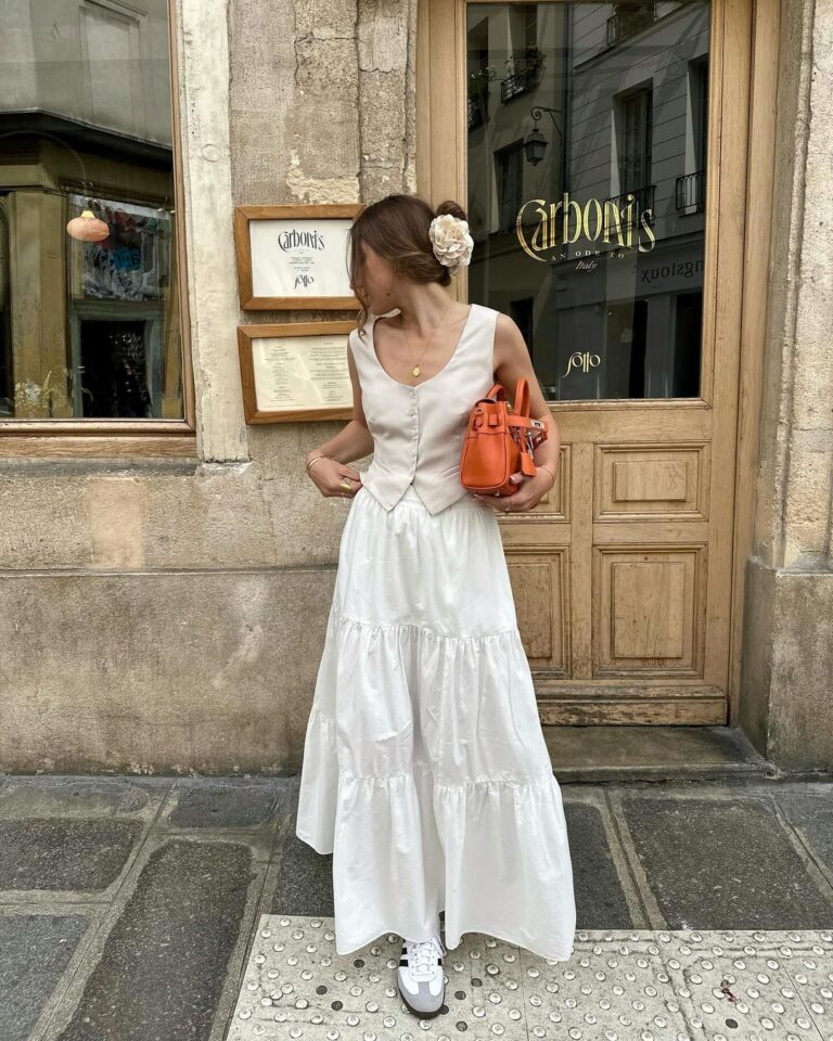 41+ Best France Outfits For All Seasons (Très Chic Looks!)