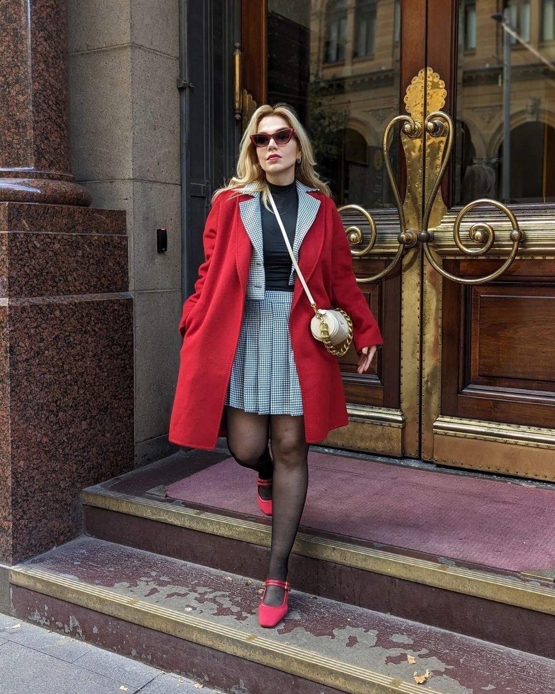 41+ Best France Outfits For All Seasons (Très Chic Looks!)