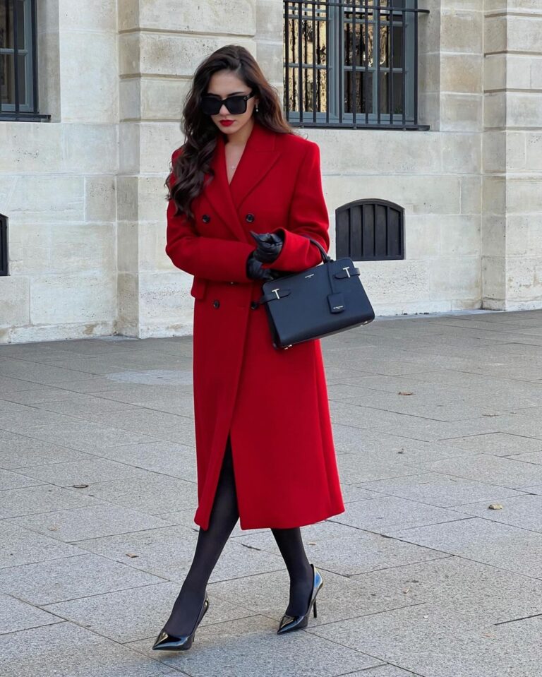 41+ Best France Outfits For All Seasons (Très Chic Looks!)