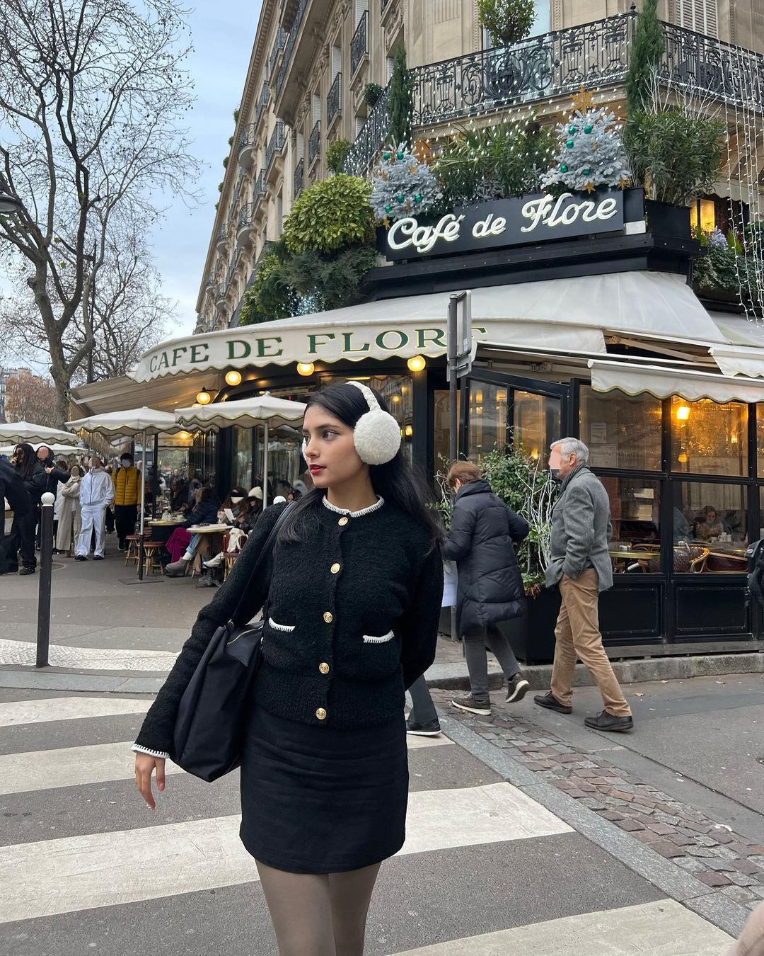 41+ Best France Outfits For All Seasons (Très Chic Looks!)