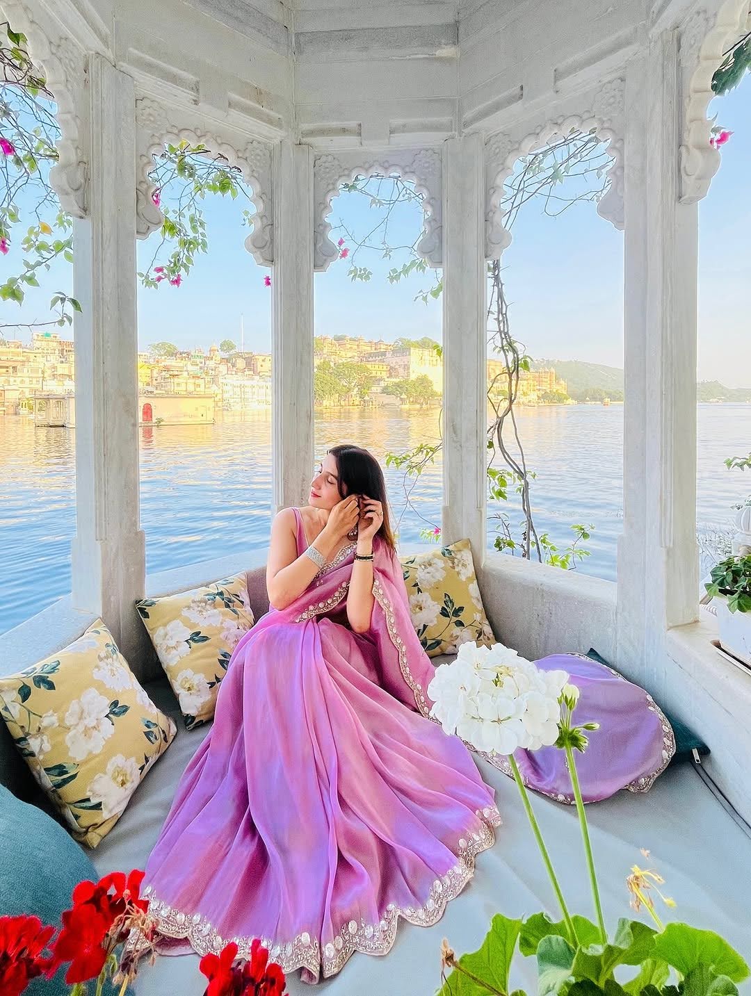 25 Udaipur Trip Outfits That Channel Royal Elegance